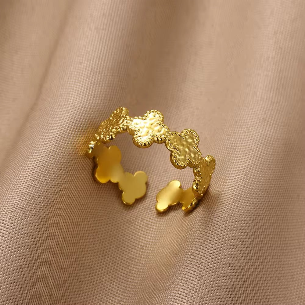 Clover Ring – SIRCONA
